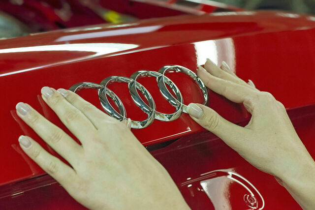 Powerful battery in Audi electric car with cell modules from LG and ...